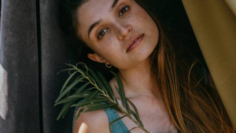 Olive Skin Easy Explain: Undertones, Features, and How to Choose for 2026